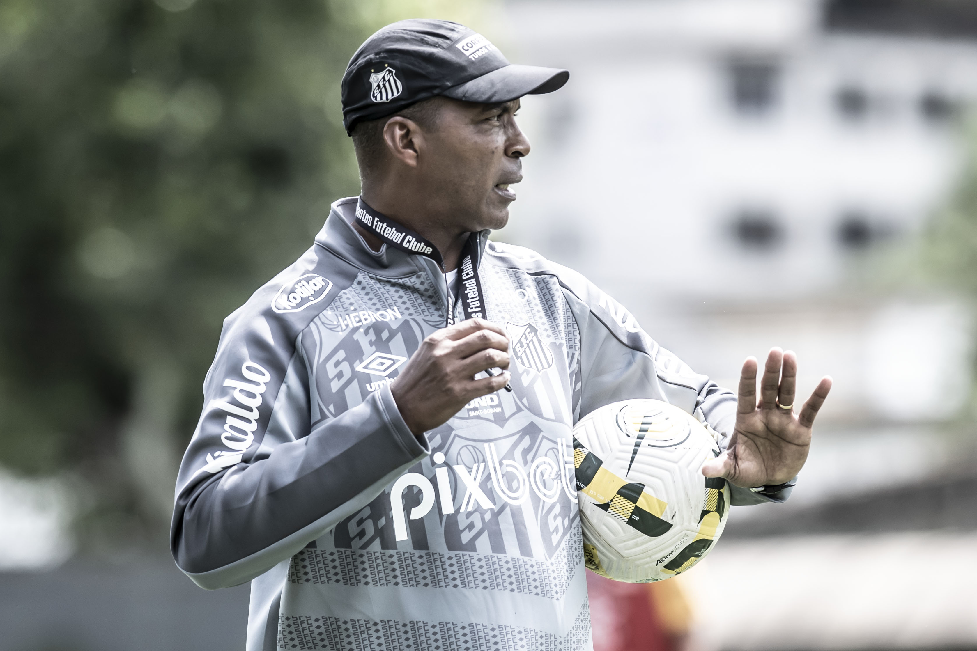 Orlando Ribeiro alcança feito inédito entre todos os técnicos do Santos ...