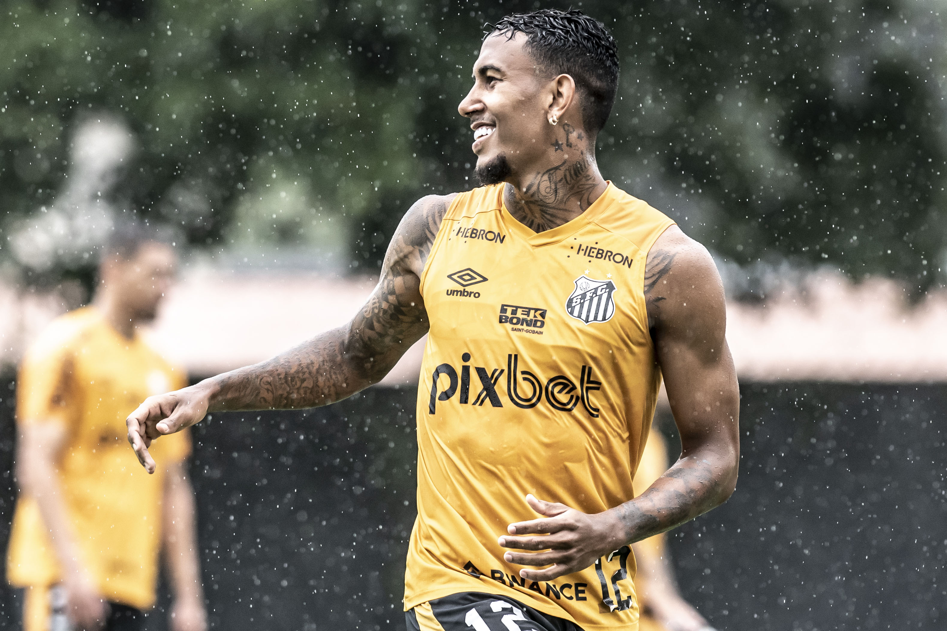 Rwan volta a treinar e vira opção para o Santos no clássico contra o ...