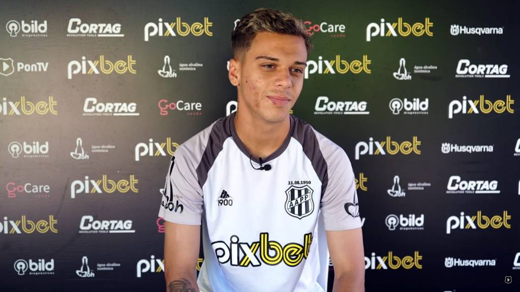 Emocionado, Vitinho fala sobre como foi sua estreia no time ...