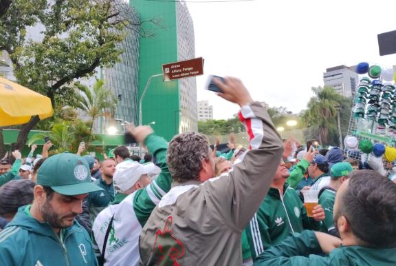 Confira galeria de fotos da festa da torcida do Palmeiras com a ...