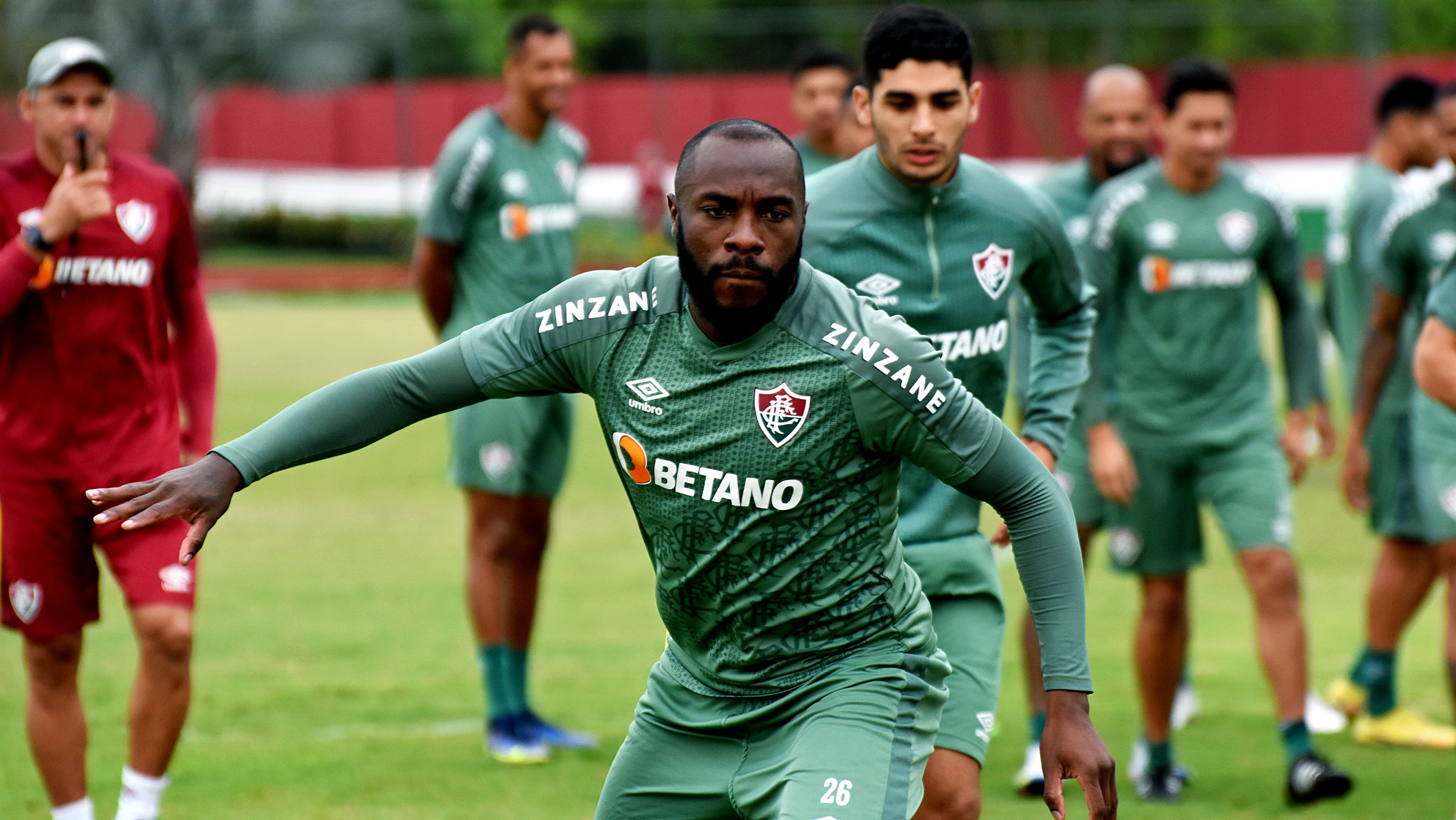 Fluminense tenta renovação de David Braz e Manoel - Gazeta Esportiva