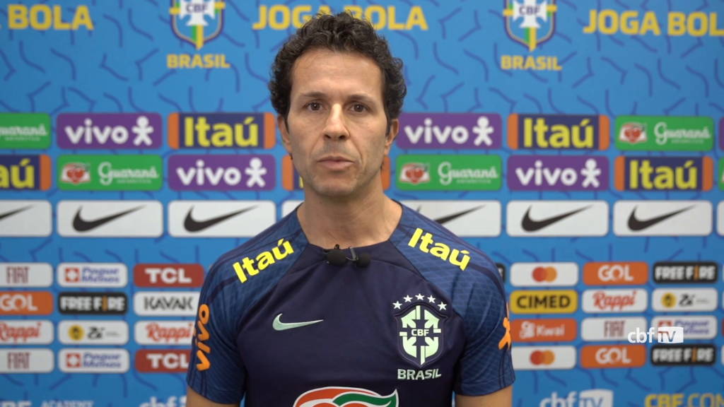 Rodrigo Lasmar, médico da Seleção, informa lesão de Alex Sandro que ...