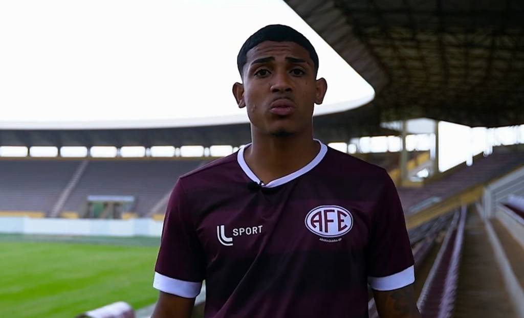 Ferroviária apresenta o atacante John Kennedy, ex-Fluminense - Vídeos ...