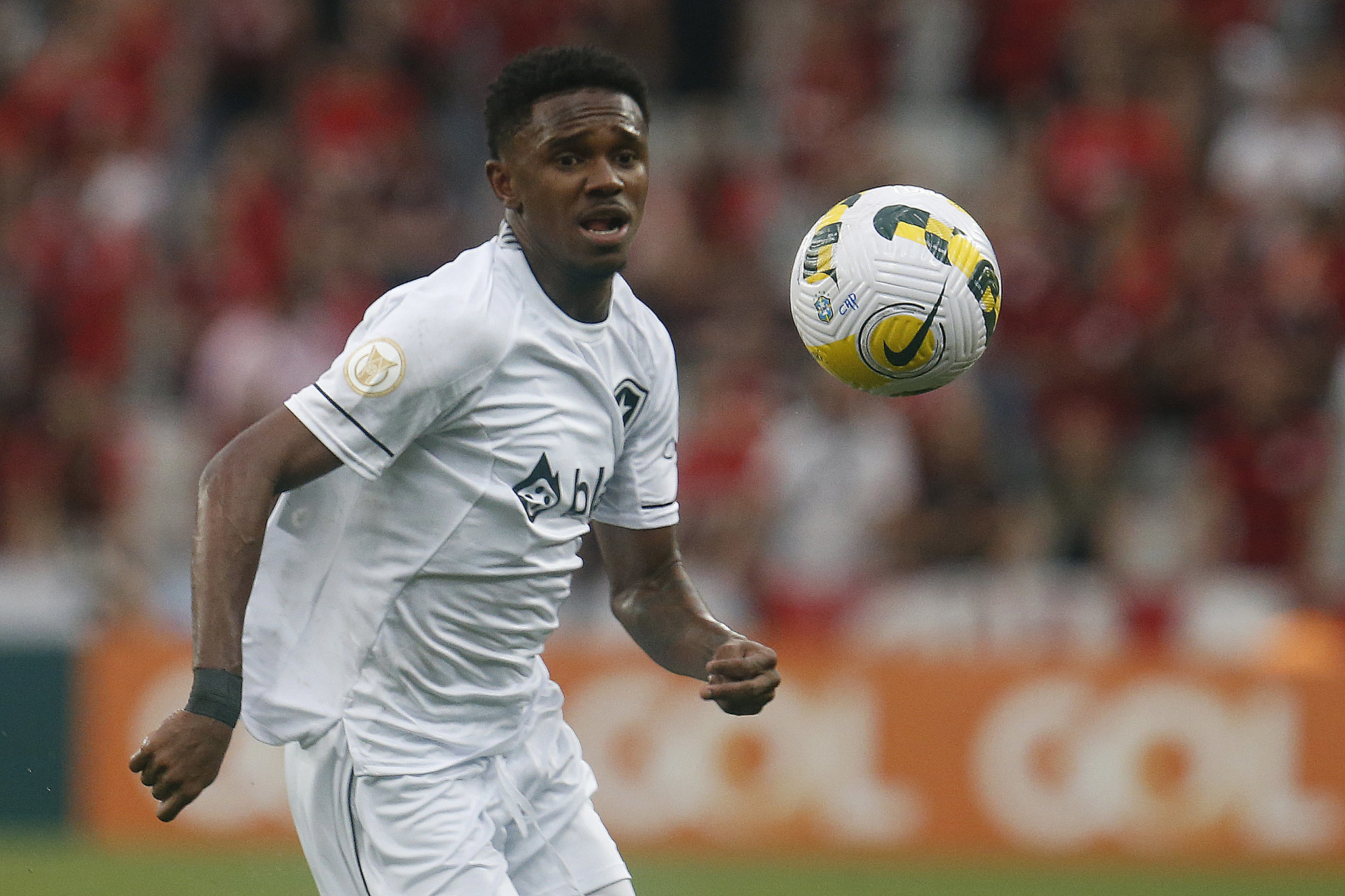 Especulado no futebol europeu, atacante Jeffinho afirma estar focado no ...