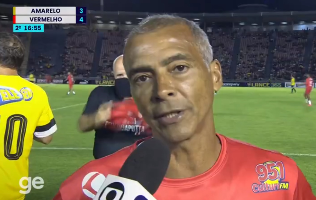 Em jogo festivo, Romário manda mensagem de força para Pelé: "O mundo ...