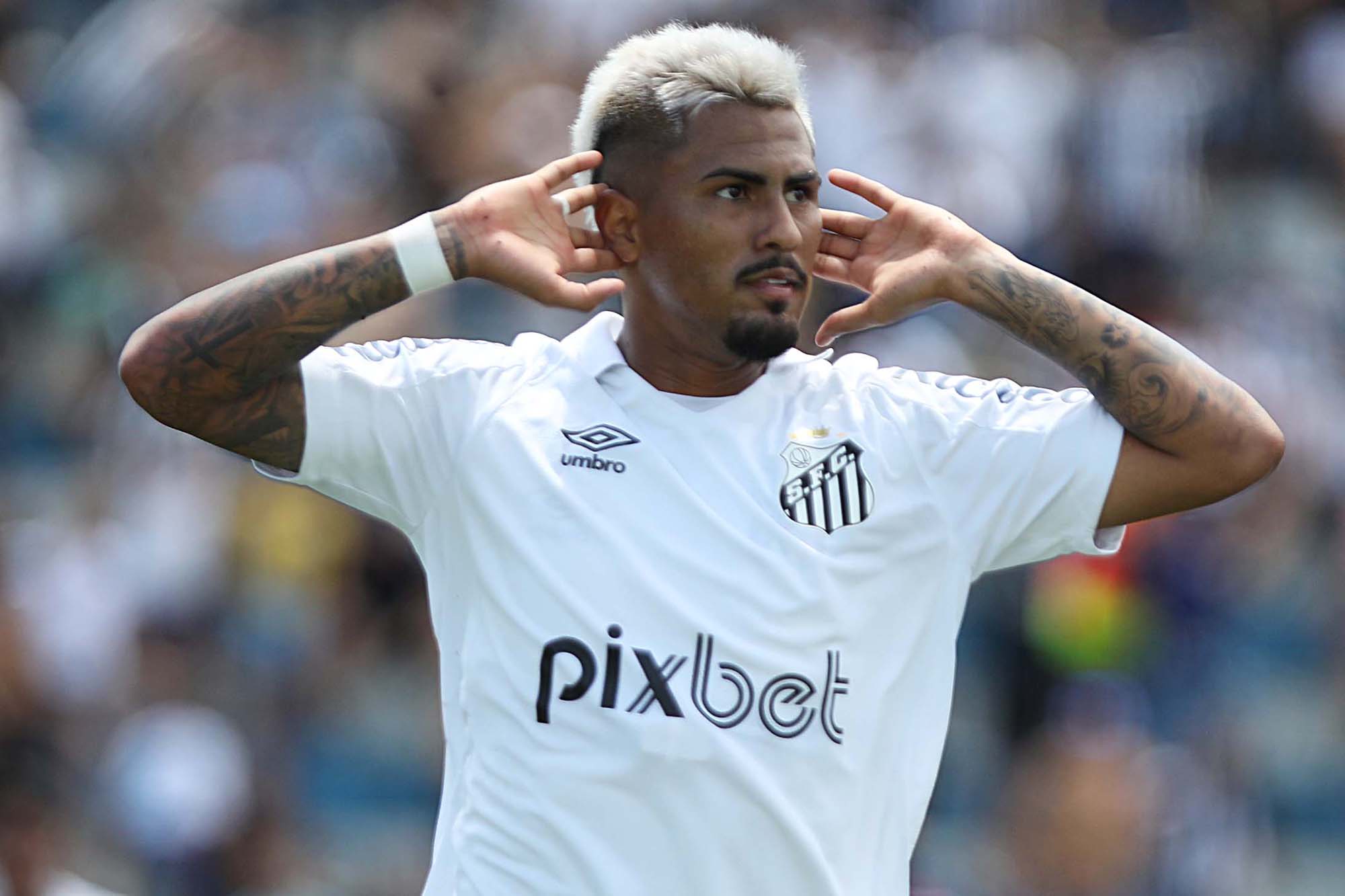 Ivonei revela conselho do pai antes de marcar gol do meio-campo ...