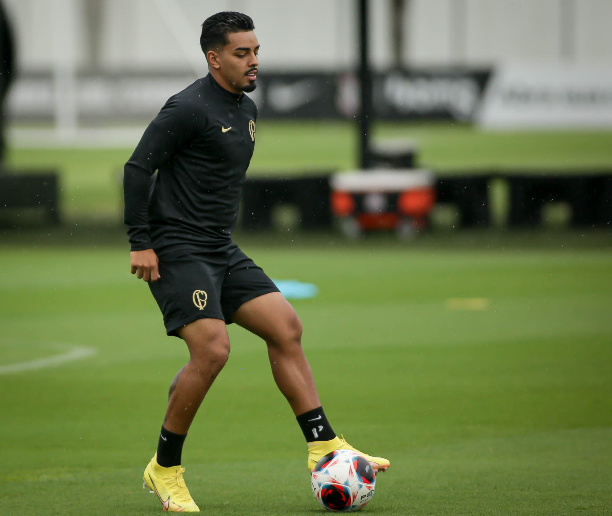 Bidu "bidou"! Lateral é regularizado e deve estar à disposição para ...