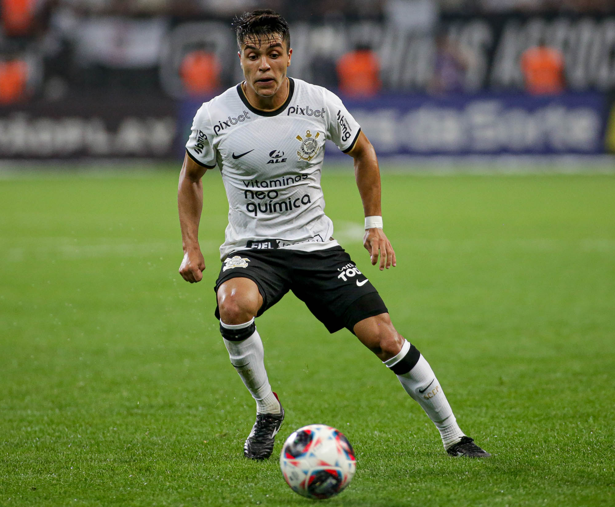 Roni corresponde à chances no Corinthians e acumula bons números no ...