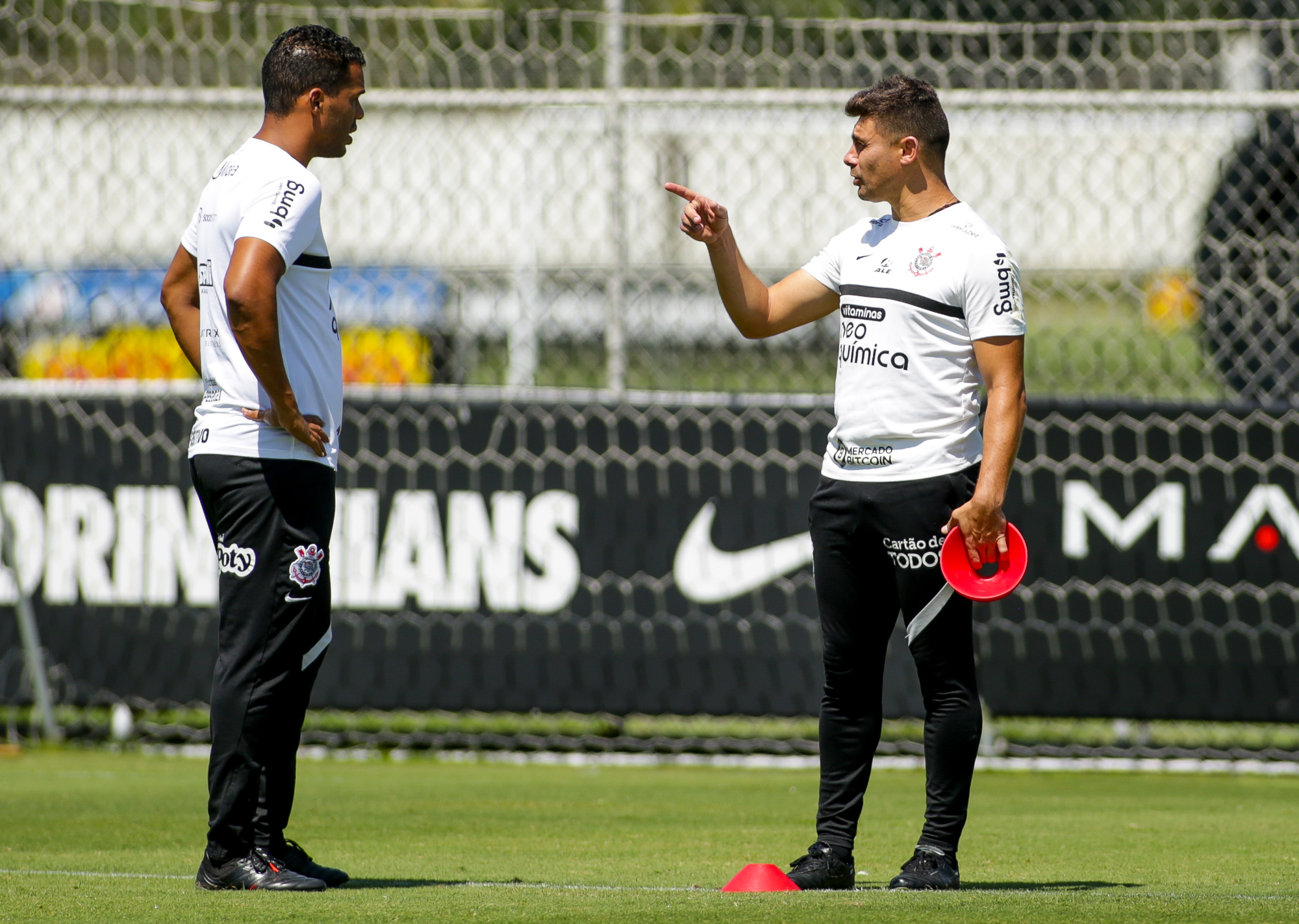 Corinthians se despede de auxiliar Alex Meschini após dois anos ...