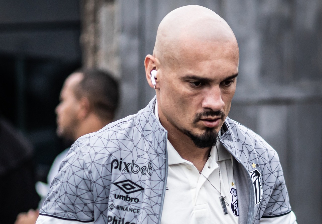 Você manteria o zagueiro Maicon no time titular do Santos? Vote! - Gazeta Esportiva