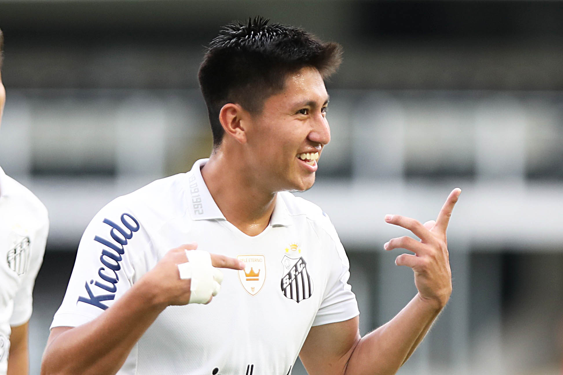 Miguelito vibra com golaço e diz estar focado no Santos após início de ...