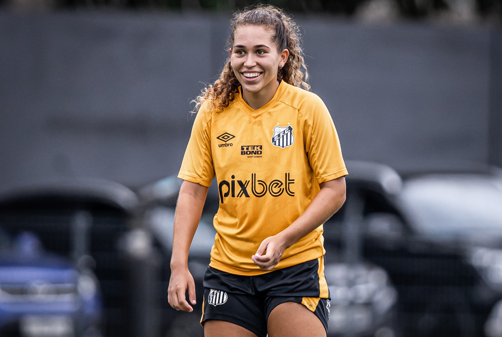 Laura Valverde valoriza trabalho no Santos e exalta companheiras ...