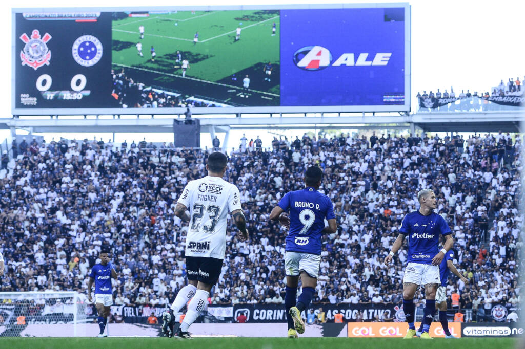 Veja fotos de Corinthians e Cruzeiro pela estreia do Campeonato ...