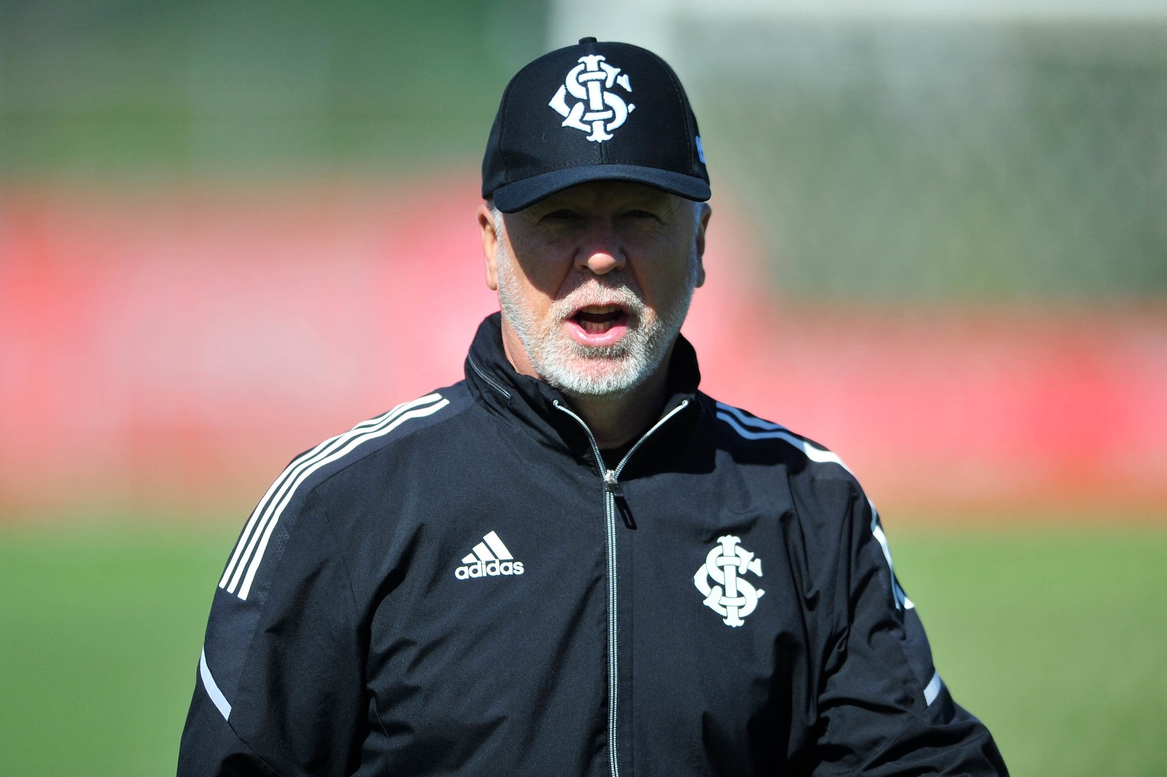 Mano completa 1 ano no Inter e reforça invencibilidade em casa