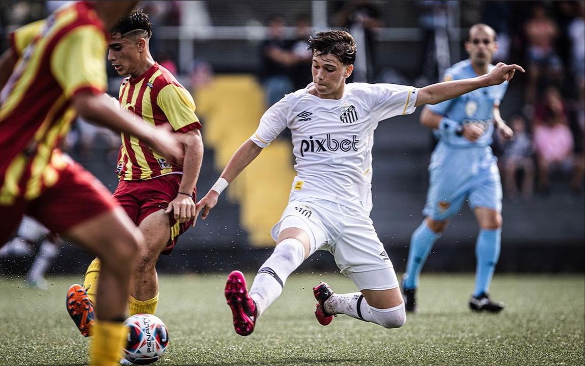 Destaque do sub-15, meia celebra bons números na base do Santos: "No ...