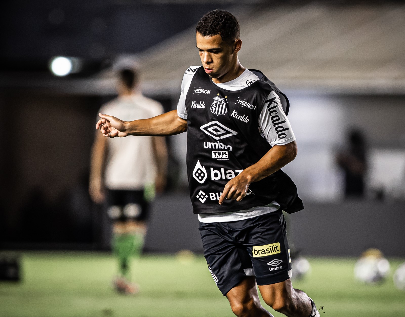 De titular absoluto a 3ª opção: Sandry está há quase três meses sem ...