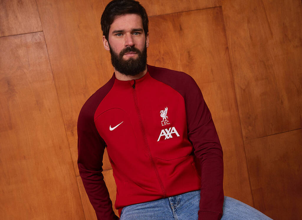 Confira as fotos do novo uniforme do Liverpool para 2023/24