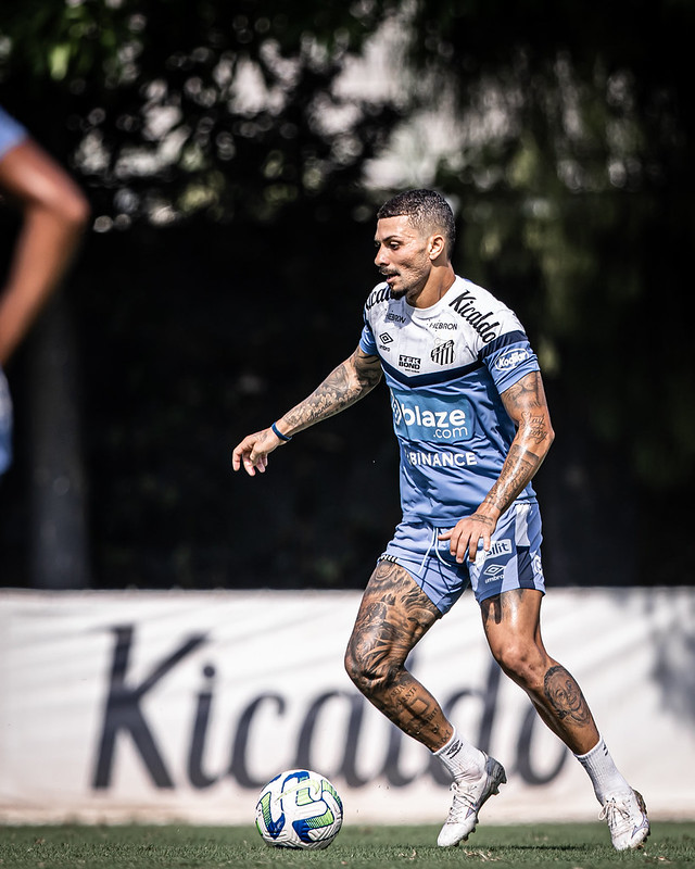 Ângelo supera fase turbulenta e volta a marcar pelo Santos após jejum ...
