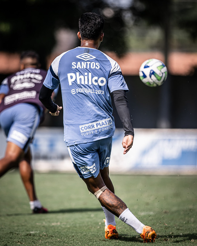 Ângelo supera fase turbulenta e volta a marcar pelo Santos após jejum ...