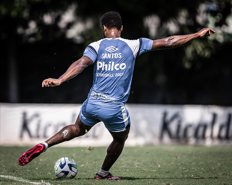 Ângelo supera fase turbulenta e volta a marcar pelo Santos após jejum ...