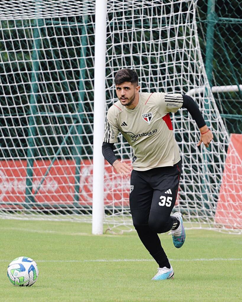 Beraldo fala sobre força defensiva do São Paulo antes do clássico