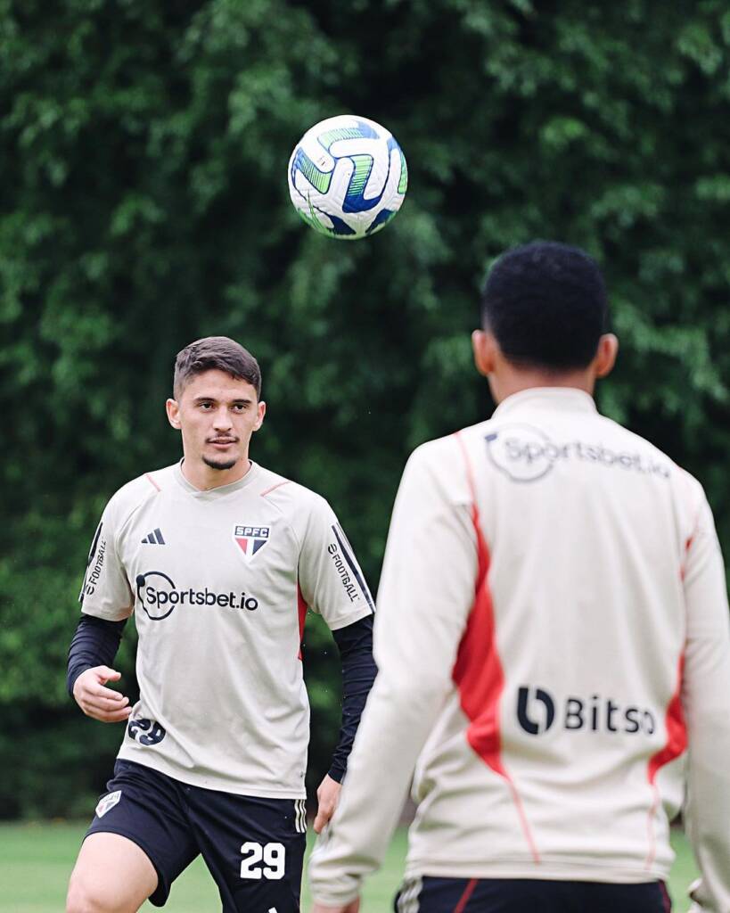 Beraldo fala sobre força defensiva do São Paulo antes do clássico