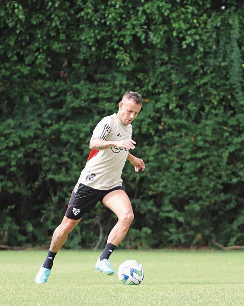 Beraldo fala sobre força defensiva do São Paulo antes do clássico