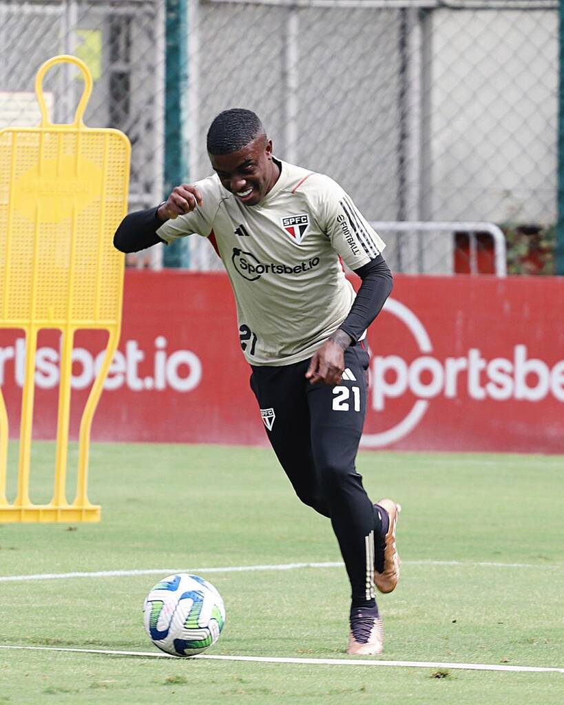 Beraldo fala sobre força defensiva do São Paulo antes do clássico