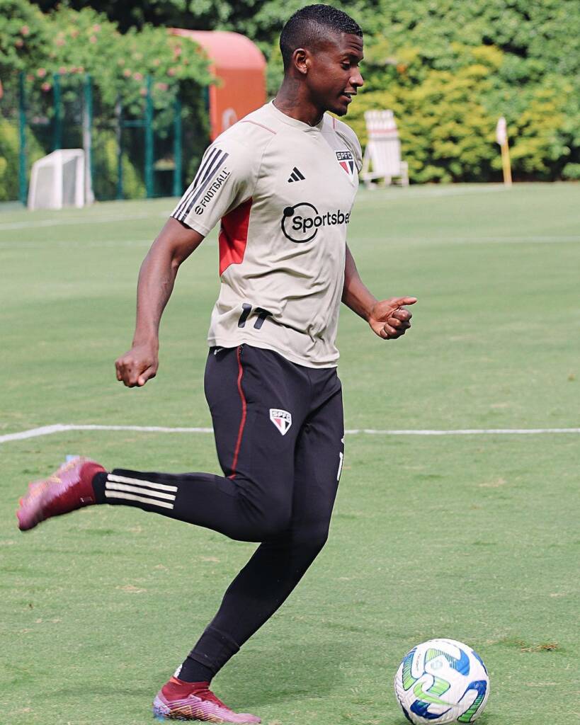 Beraldo fala sobre força defensiva do São Paulo antes do clássico
