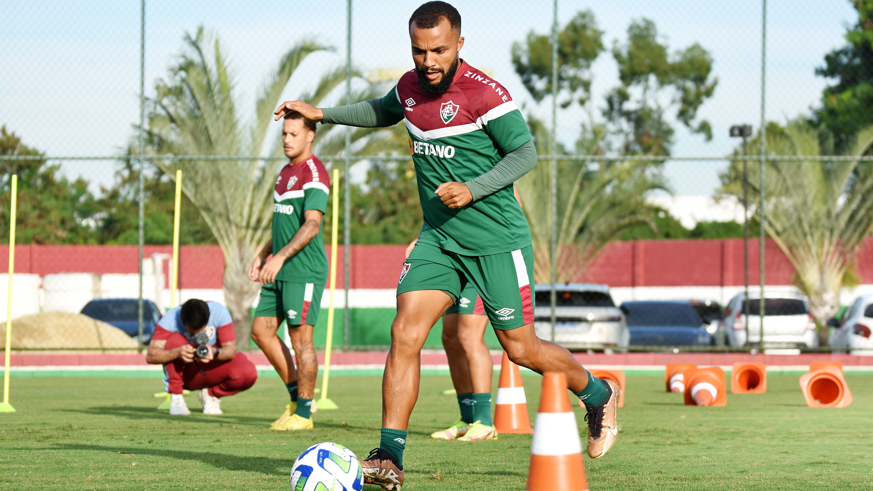 Lateral Samuel Xavier avalia derrota do Fluminense em clássico e foca ...