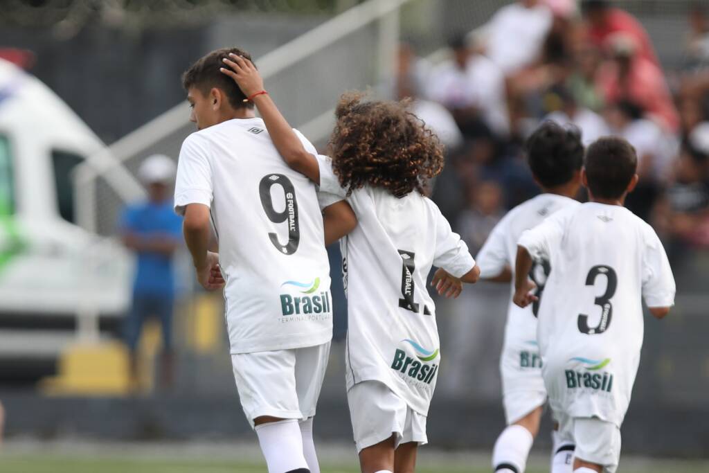 Conheça Felipe Rafael, promessa do Santos e parceiro de Kauan Basile na ...