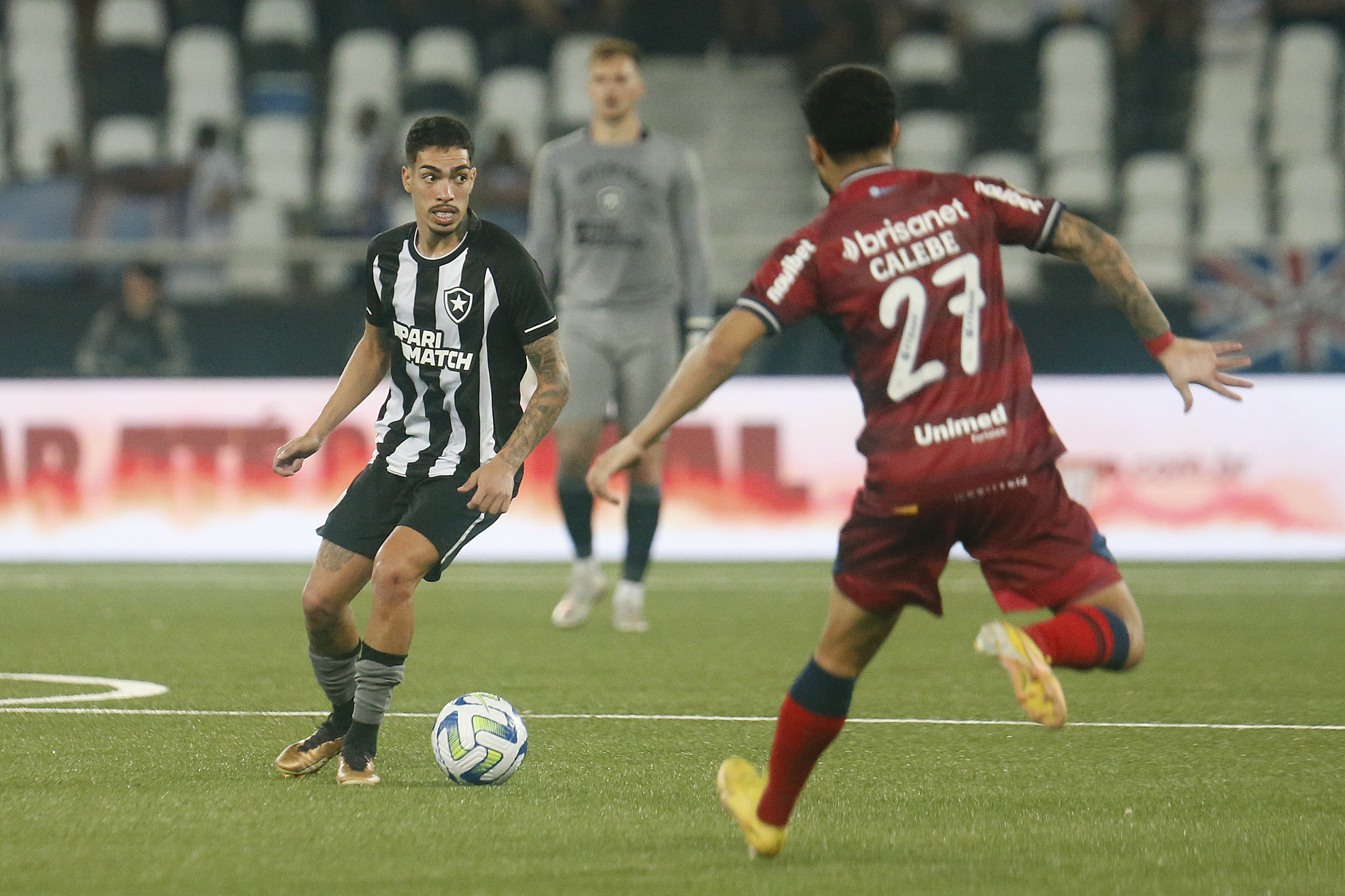 Hugo celebra sequência como titular do Botafogo e mira conquista do ...