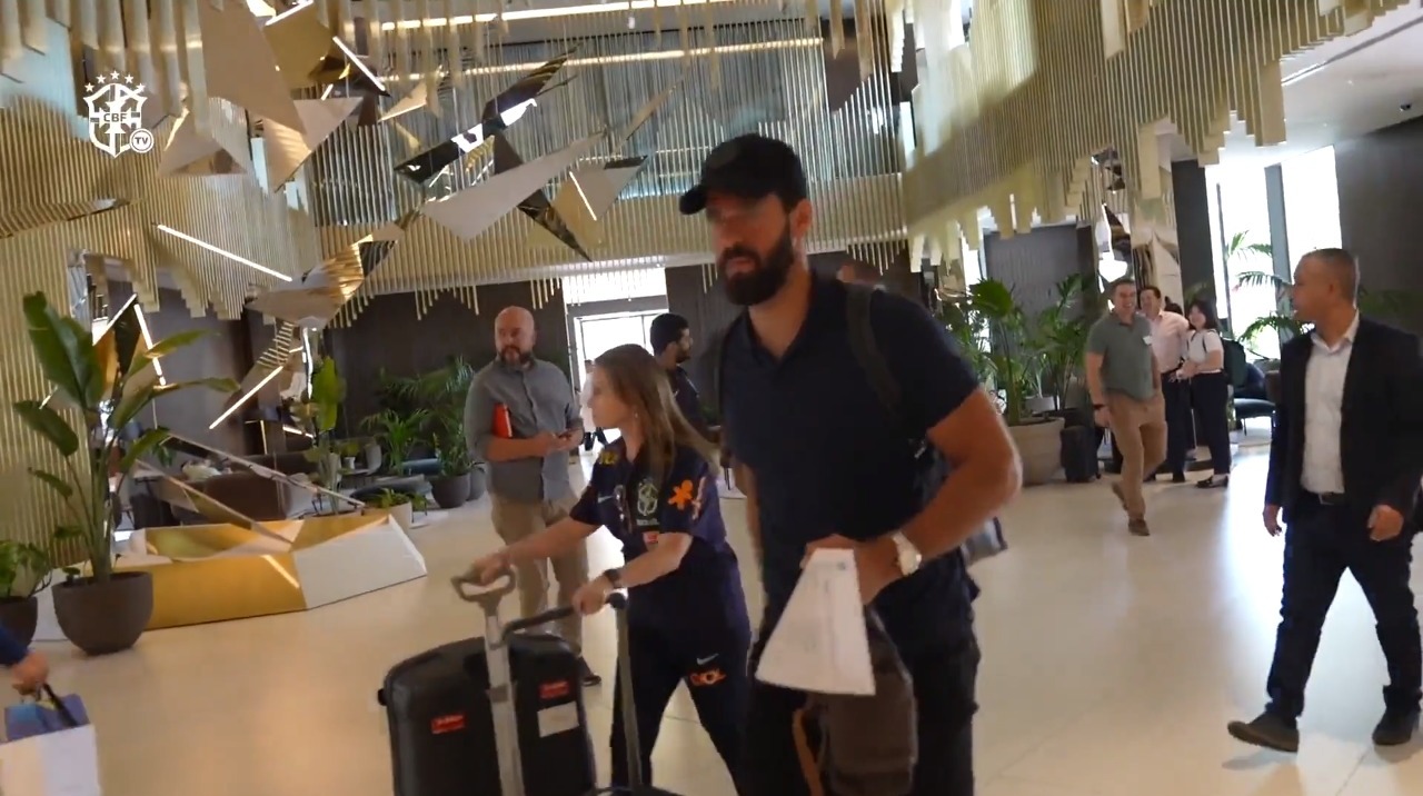 Alisson se apresenta em Barcelona: “É bom voltar à Seleção Brasileira ...