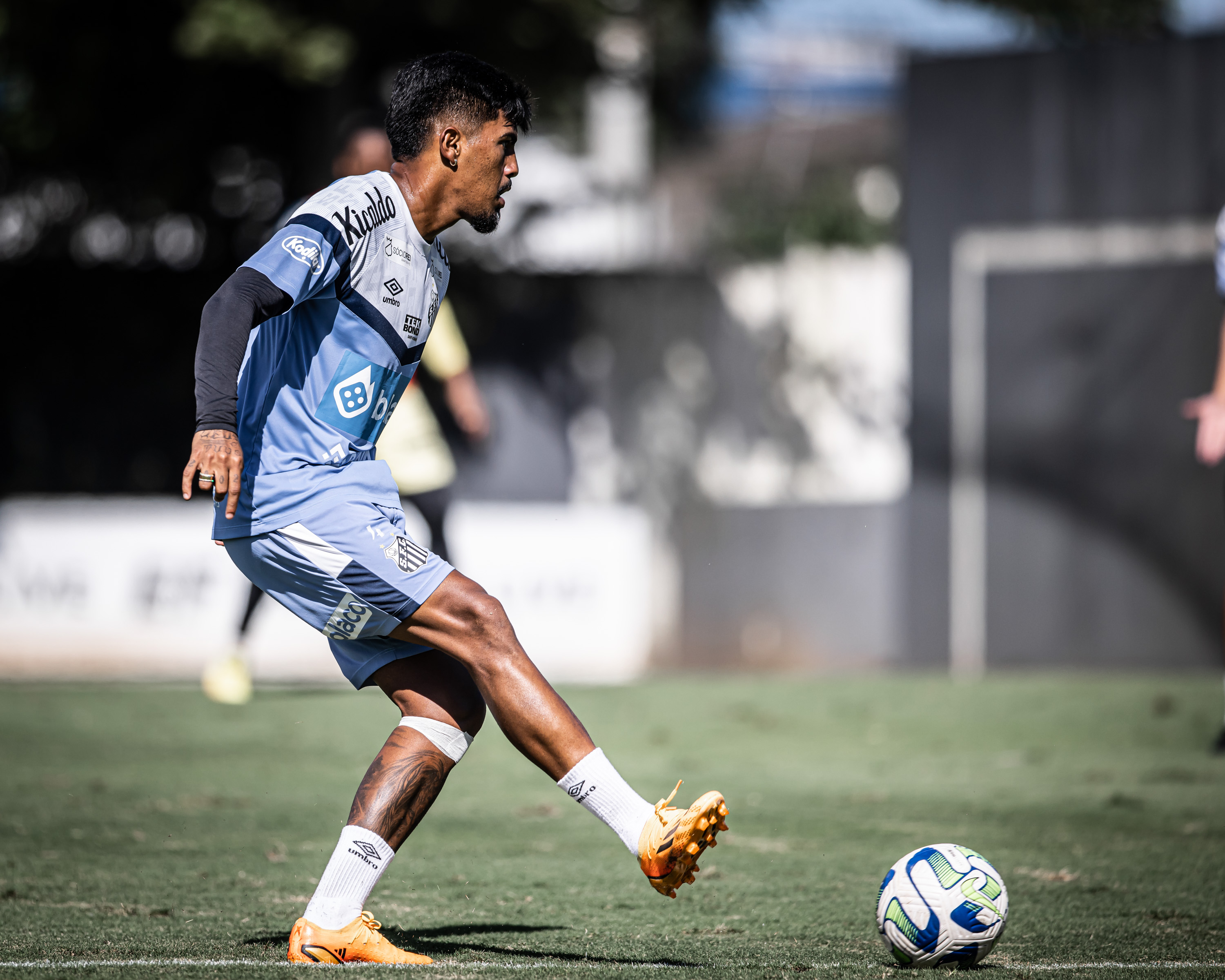 Após teste como titular, Ivonei sofre para ter sequência e perde espaço ...