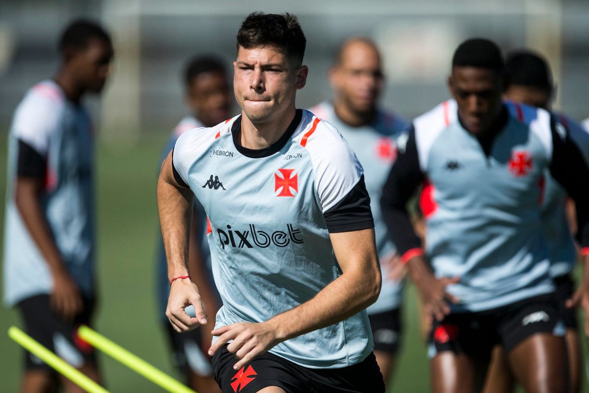 Penúltimo no Brasileirão, Vasco confirma lesão do zagueiro Capasso ...