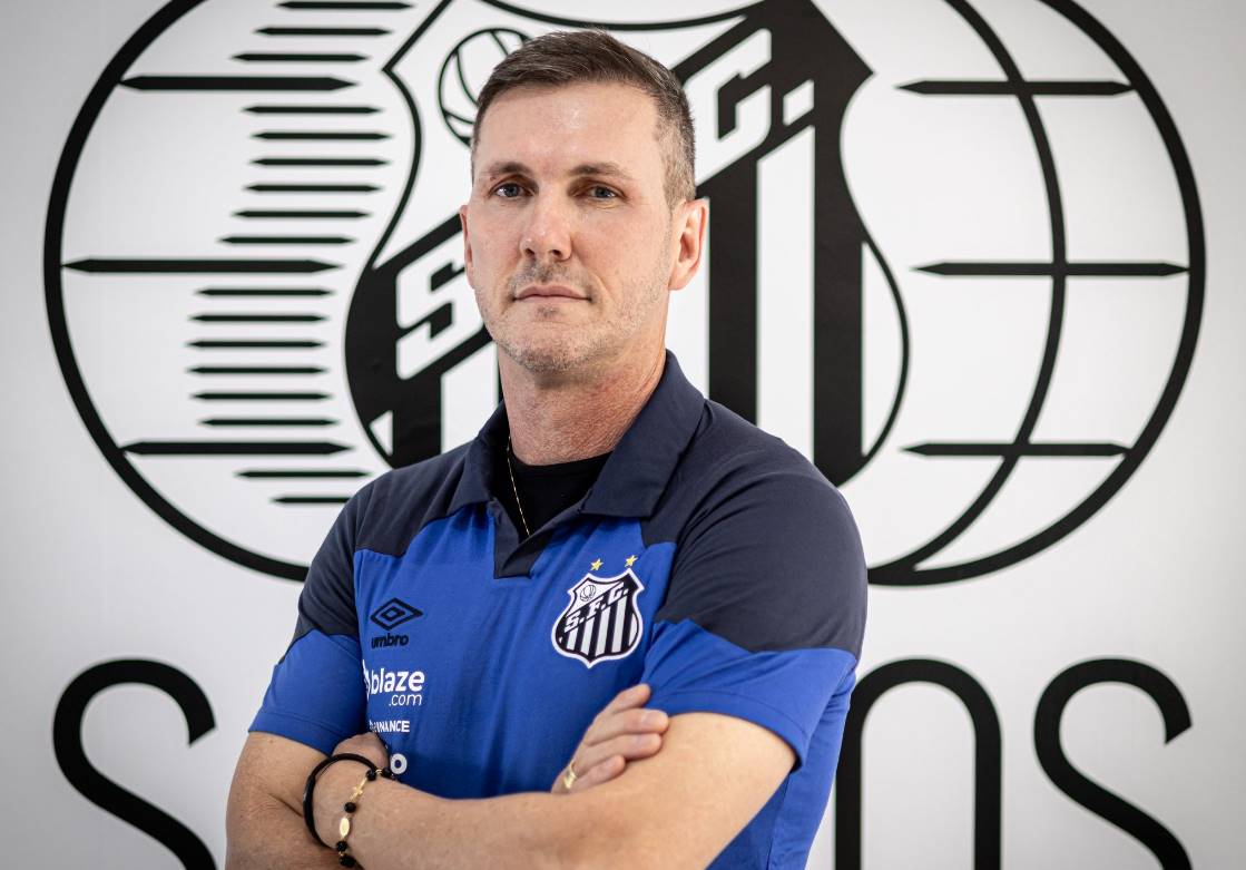 Paulo Turra se apresenta e assina contrato com o Santos - Gazeta Esportiva