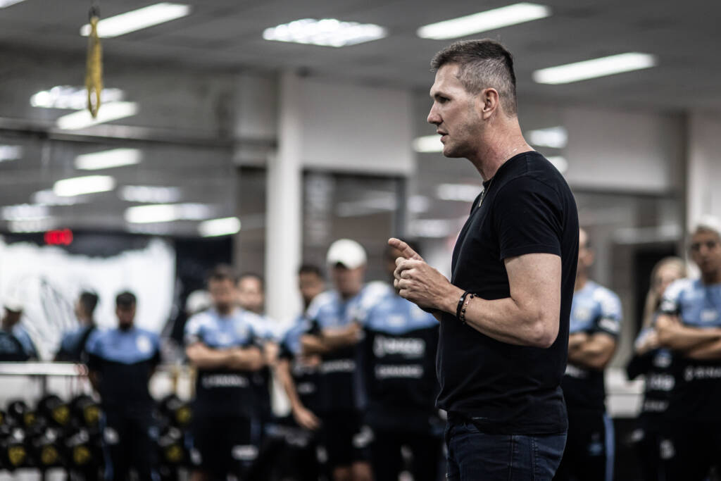 Turra cobra "comportamento de excelência" no Santos após afastamentos ...