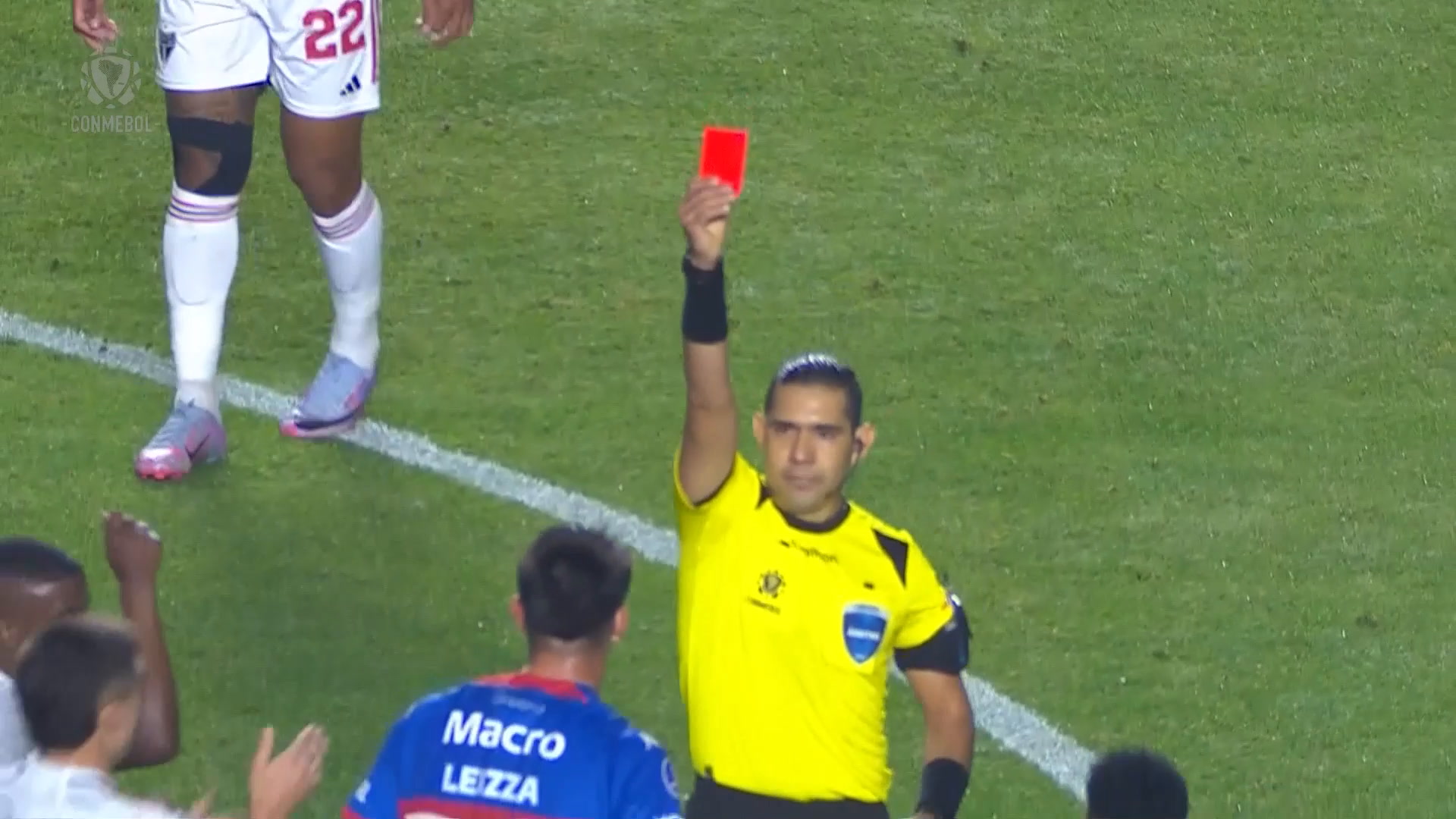 Leizza, do Tigre, faz falta dura em Pablo Maia e é expulso; confira ...