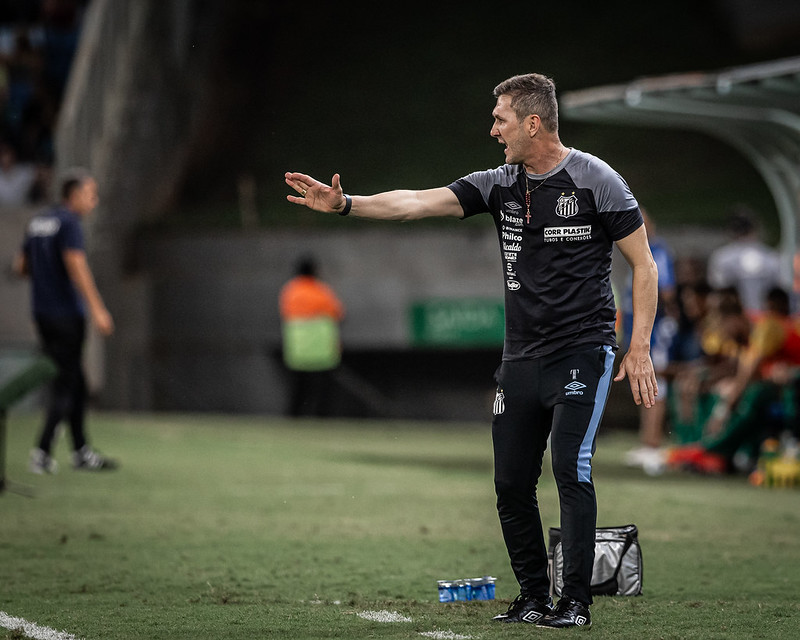 Turra evita falar de Soteldo e espera novidade sobre reforços no Santos ...