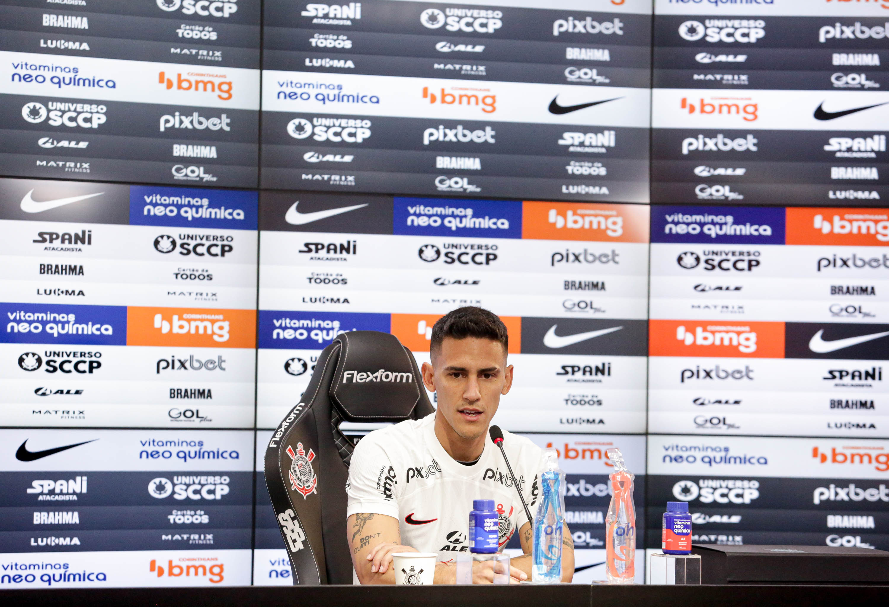 Rojas fala sobre elenco do Corinthians e elogia Renato Augusto: "É ...
