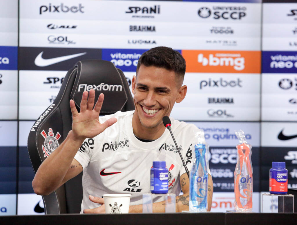 Veja primeiras fotos de Rojas com a camisa do Corinthians - Gazeta ...