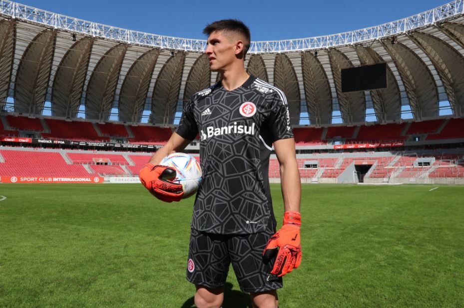 Rochet é apresentado no Internacional e fala de “alto nível” em ...