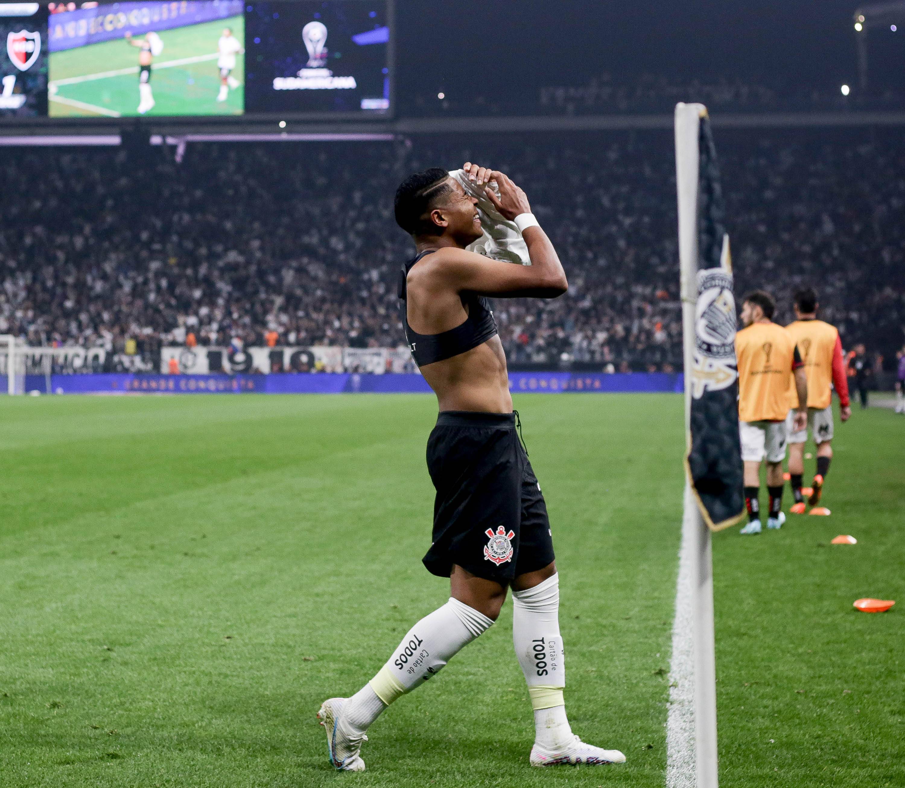 Mesmo com vantagem, Wesley diz que Corinthians pretende "ir para cima ...