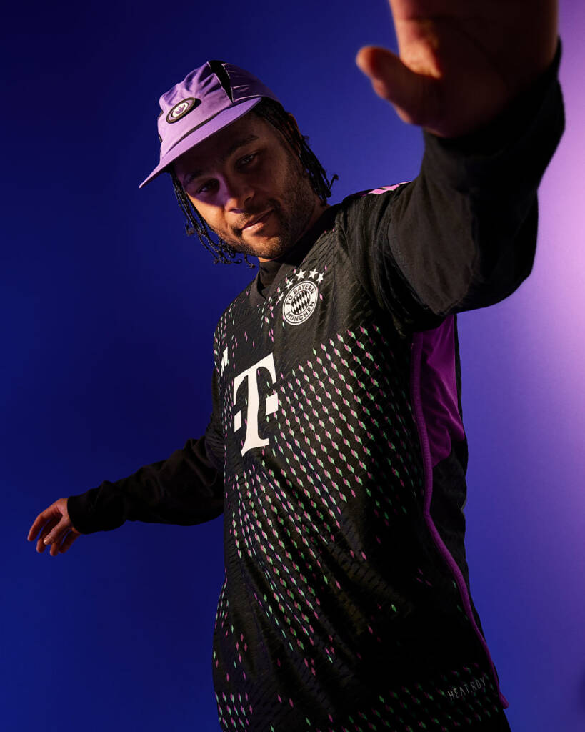 Veja fotos do uniforme II do Bayern de Munique para a temporada 2023/24 ...