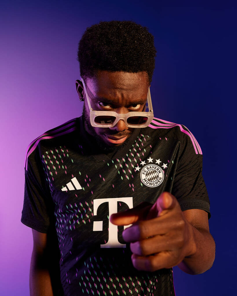 Veja fotos do uniforme II do Bayern de Munique para a temporada 2023/24 ...
