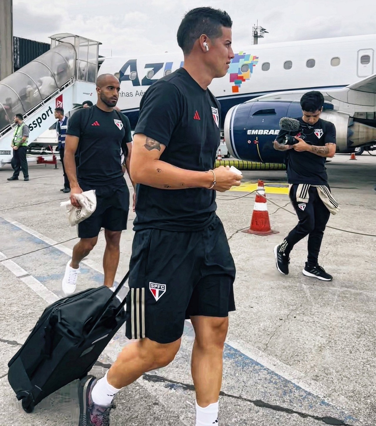 James Rodriguez viaja para o Rio de Janeiro e pode estrear pelo São ...