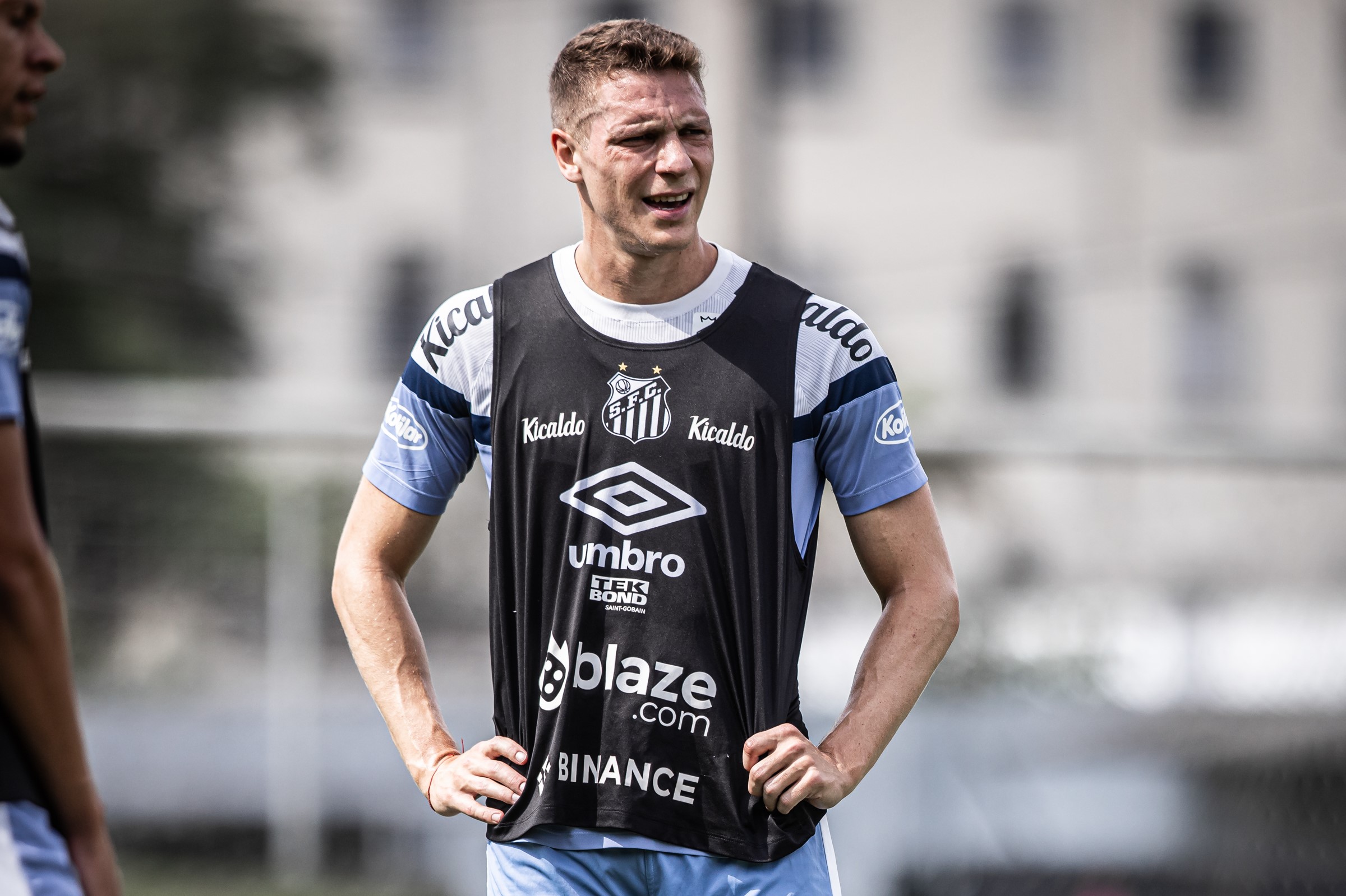 Furch diz estar se adaptando bem ao Santos e aponta diferenças do ...