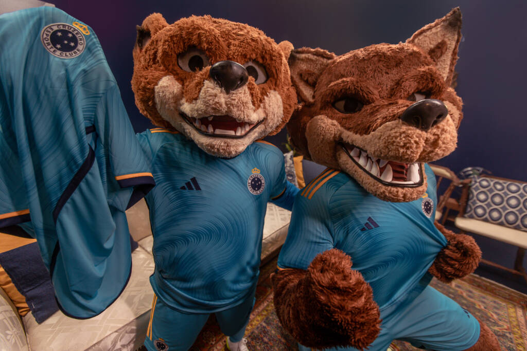 Cruzeiro lança novo 3º uniforme em homenagem ao Raposão