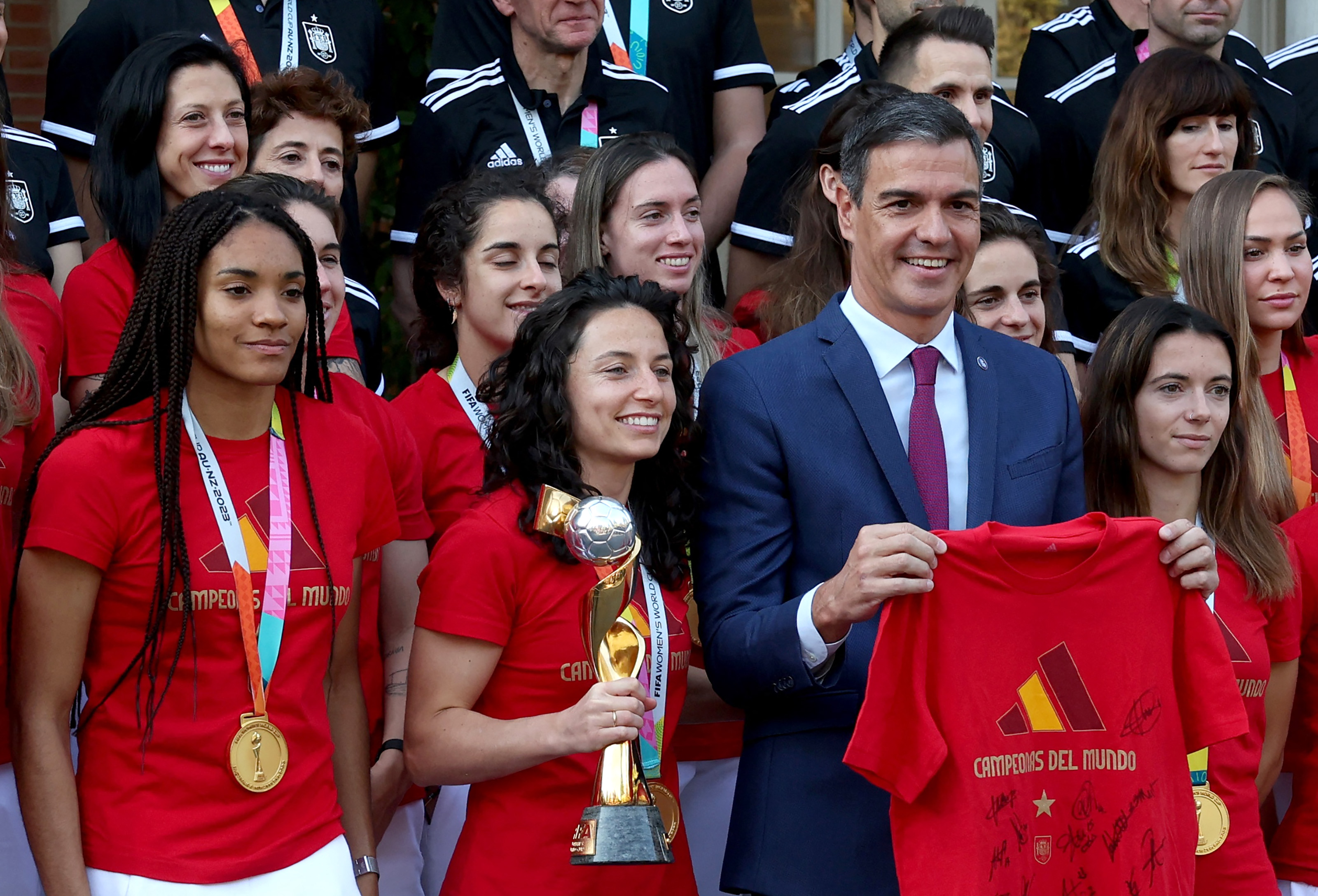 "Nossas jogadoras deram lição ao mundo", afirma Pedro Sánchez