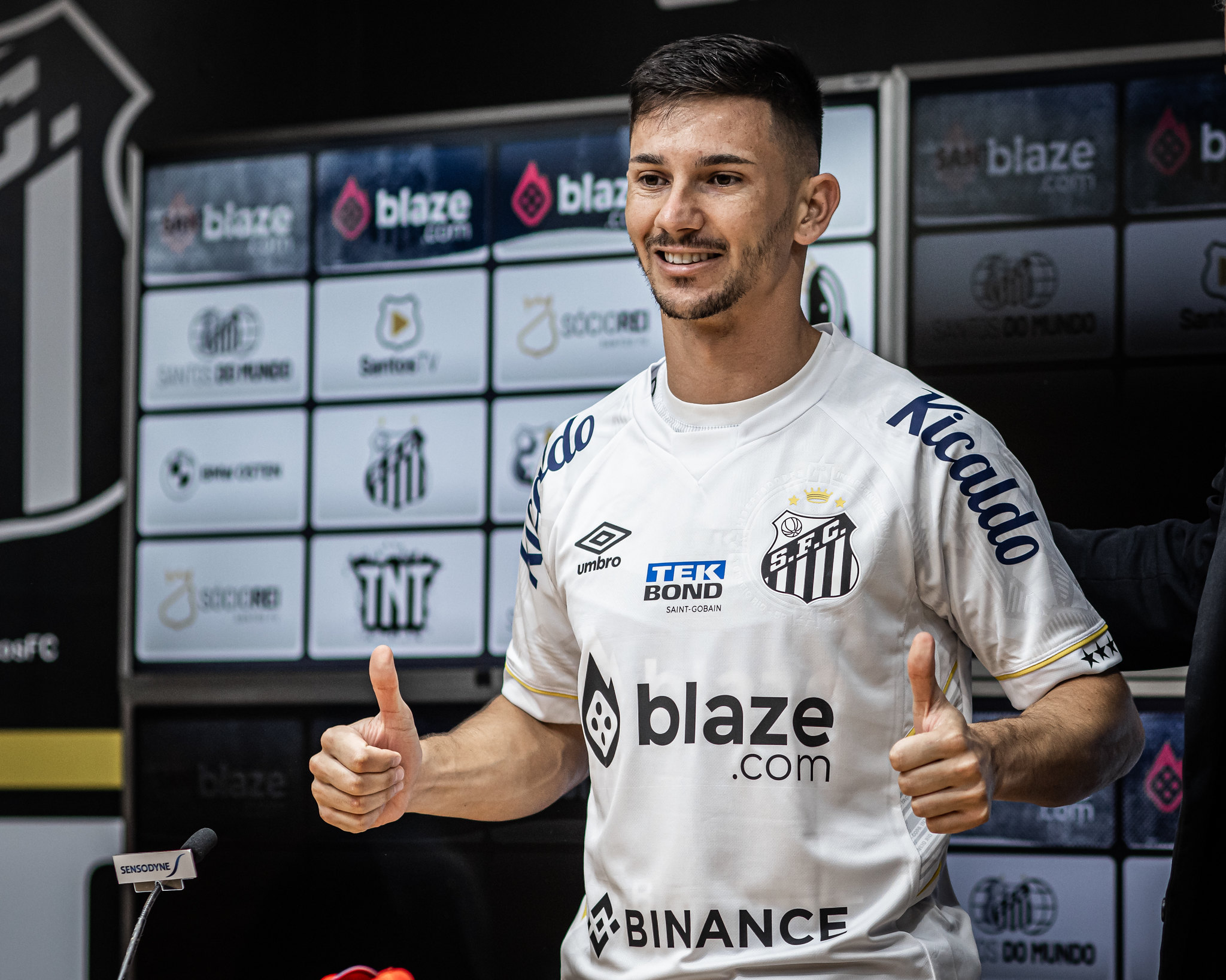 Silvera fala sobre adaptação no Santos, justifica passagem apagada no ...